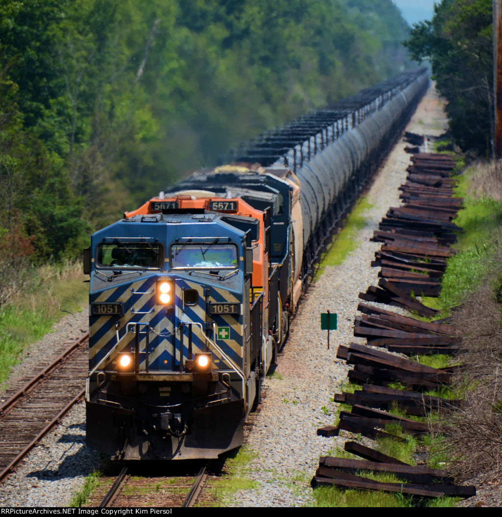CEFX 1051 CSX Train K140 Crude Oil Loads
